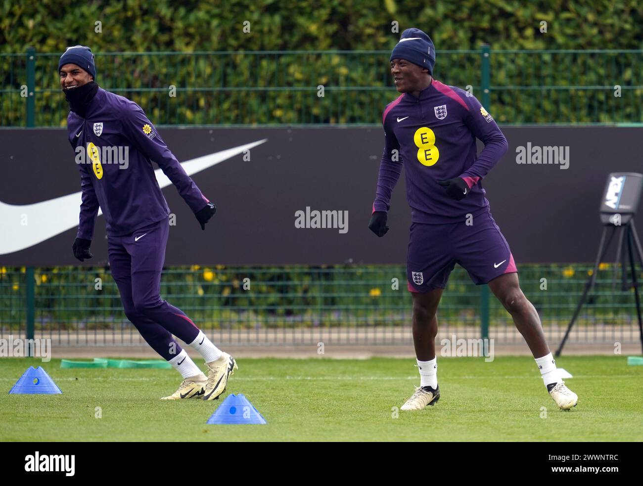 England's Kobbie Mainoo and Marcus Rashford (left) during a training ...