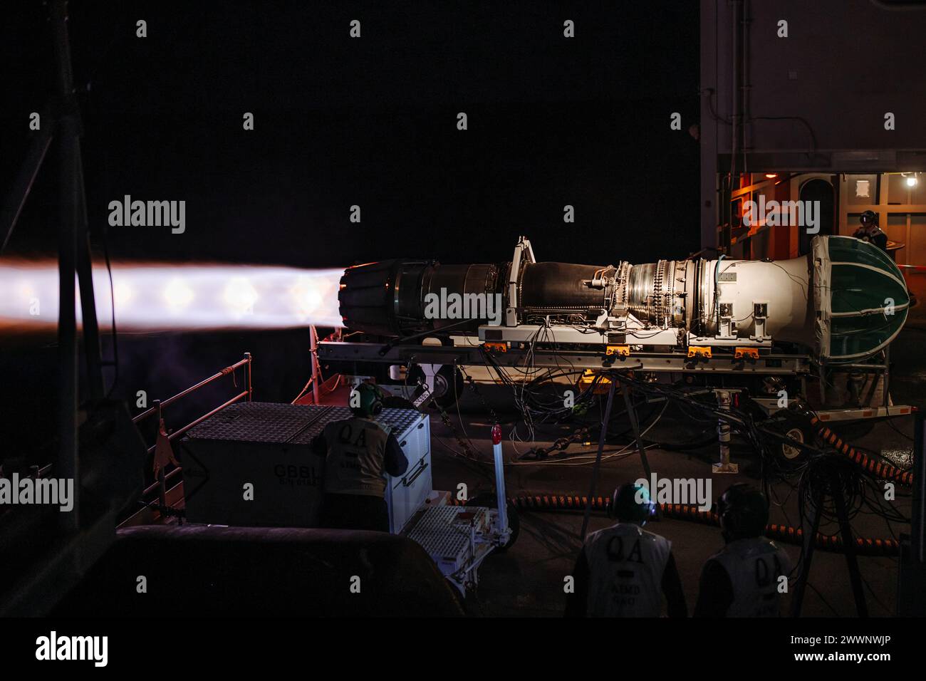 Jet engine test hi-res stock photography and images - Alamy