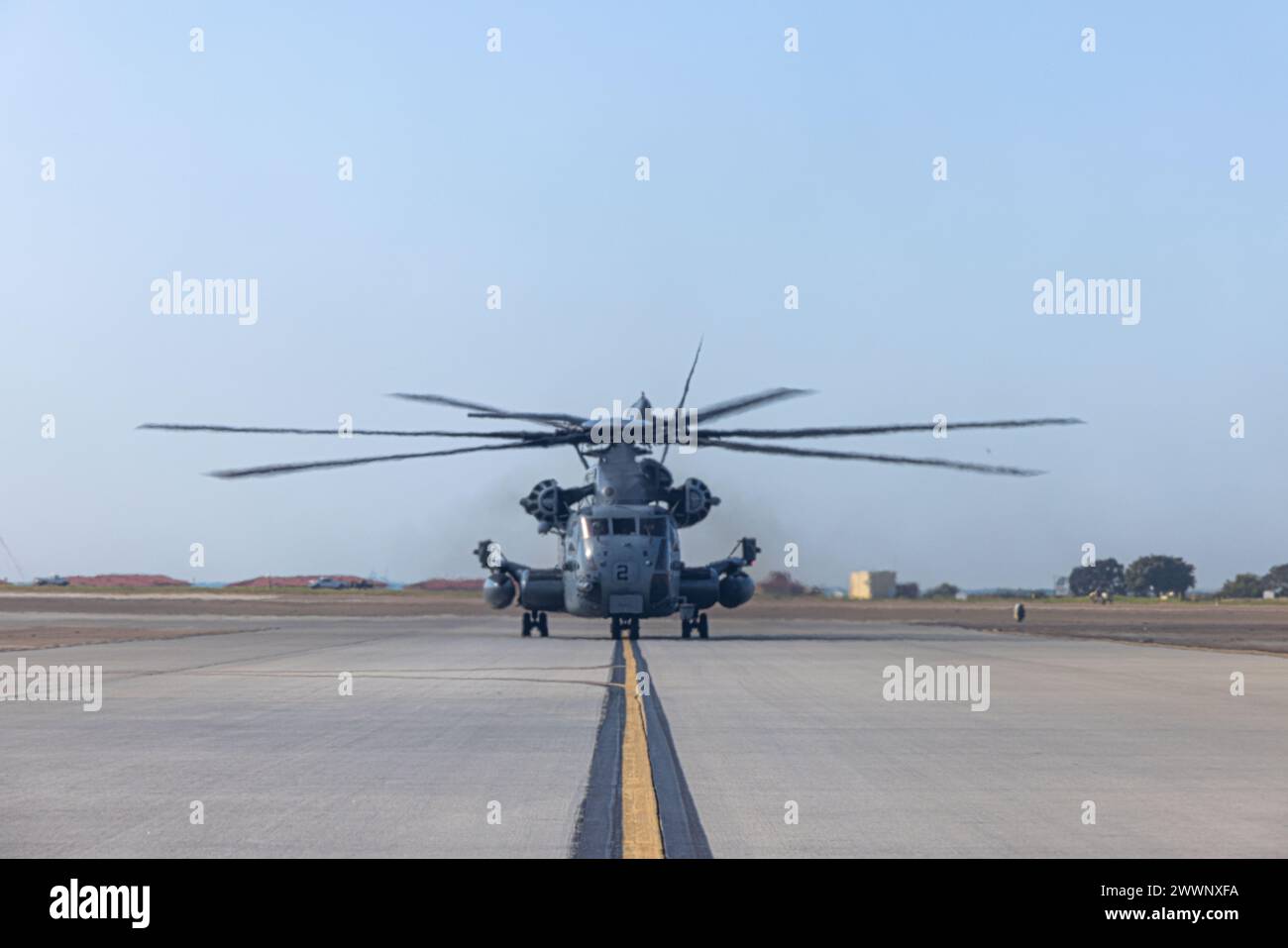 A U.S. Marine Corps CH-53E Super Stallion helicopter with Marine Heavy ...