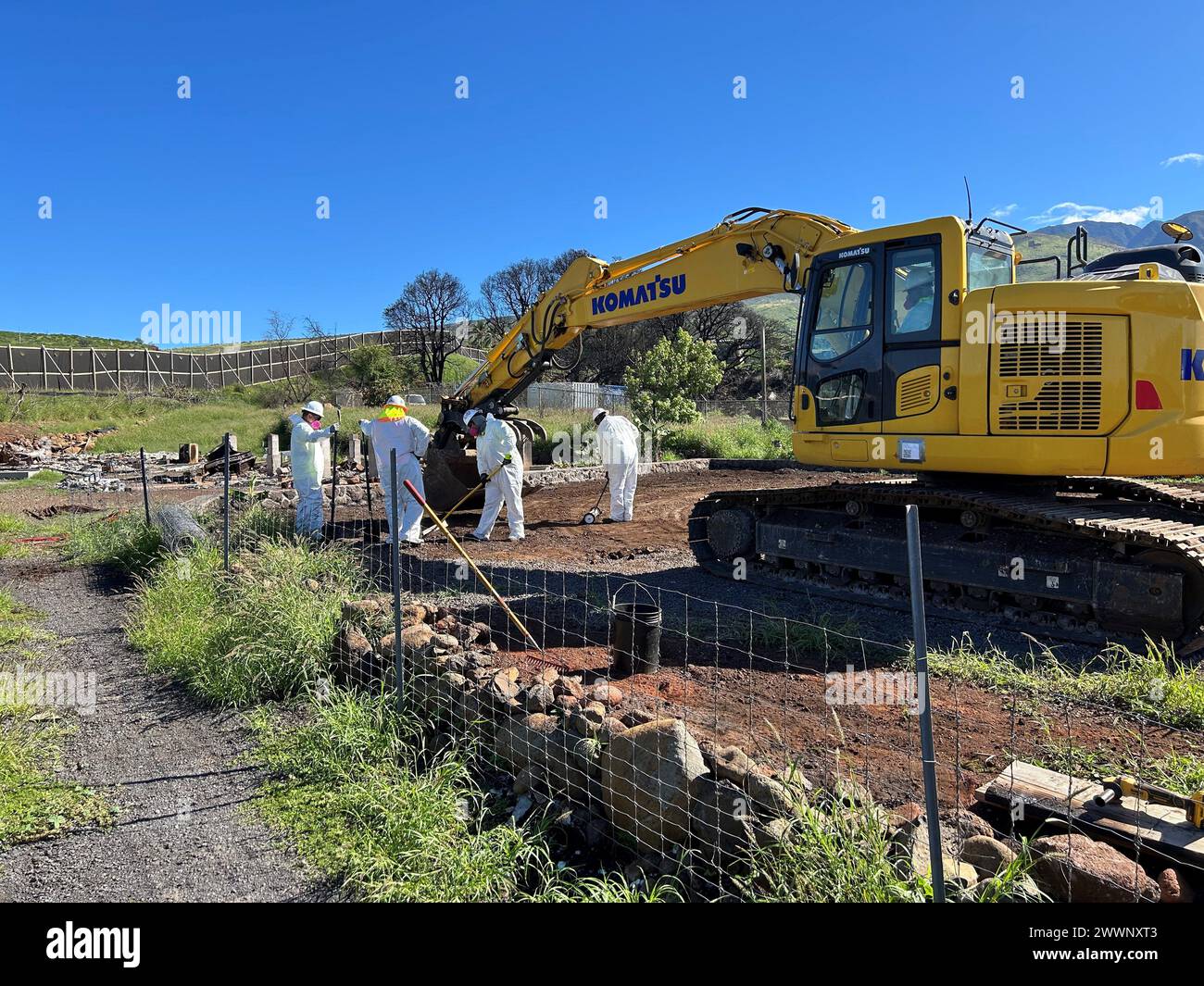 U.S. Army Corps of Engineers contractors conduct debris removal ...