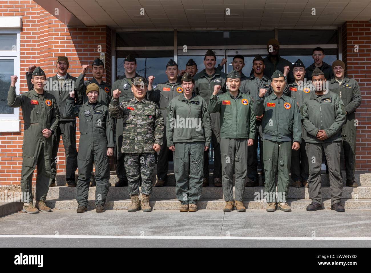 U.S. Marines with Marine Heavy Helicopter Squadron (HMH) 466, Marine ...