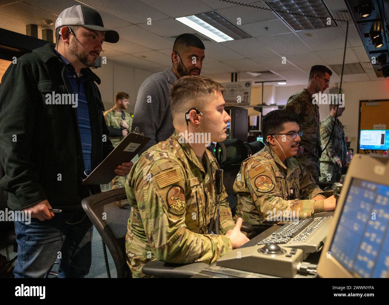 Atc radar hi-res stock photography and images - Alamy