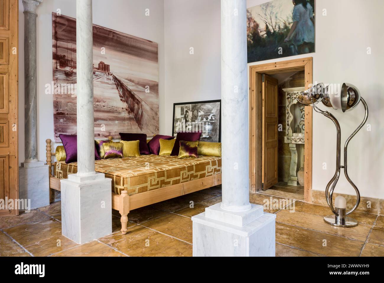 Divan bed hi-res stock photography and images - Alamy