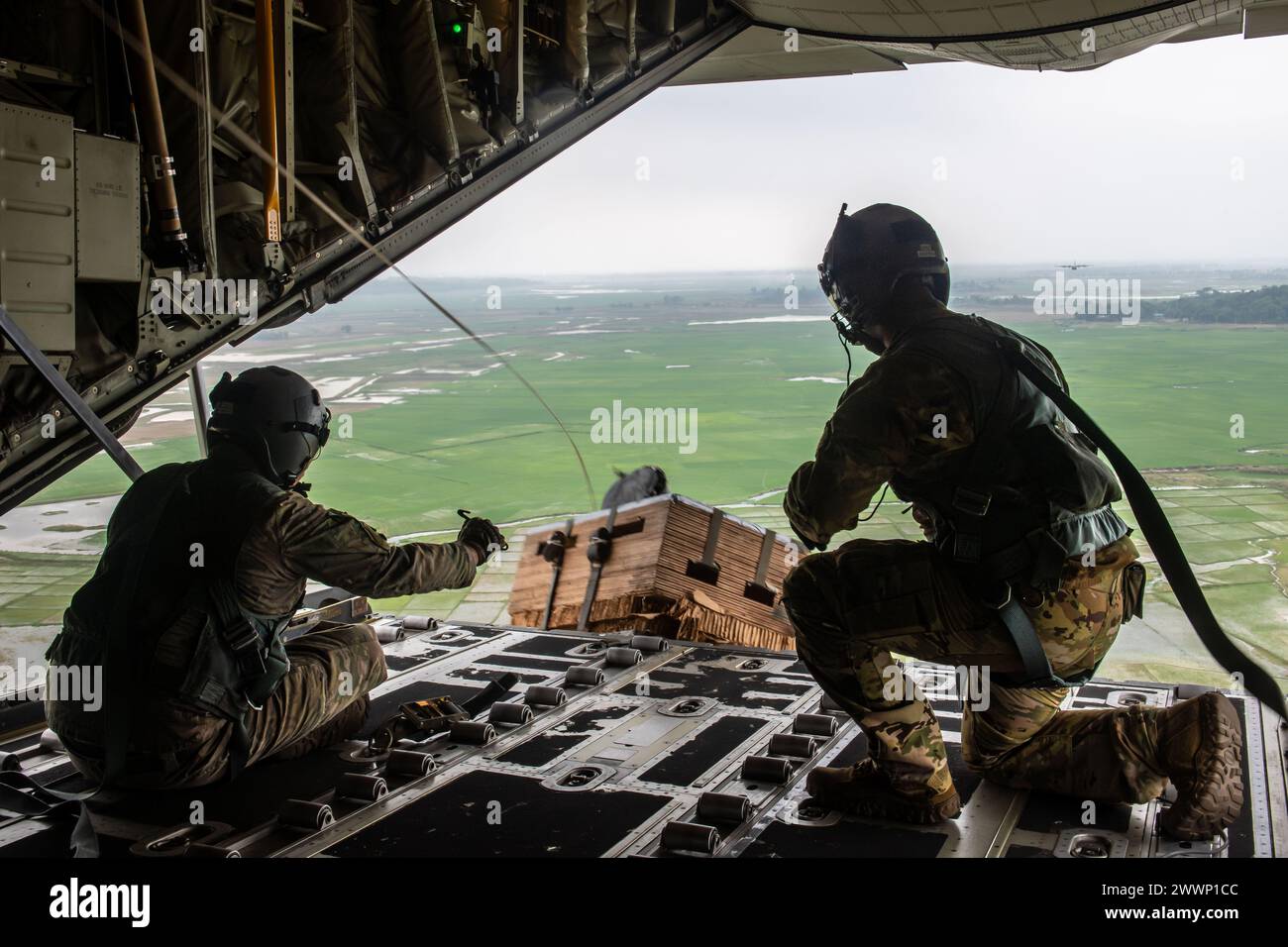 U.S. Air Force Senior Airmen Spencer Kans and Joseph Snell, 36th ...