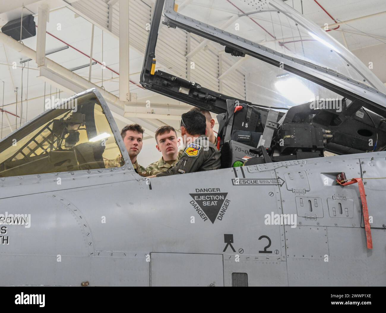 University of Missouri Air Force ROTC cadets tour a U.S. Air Force A-10 ...