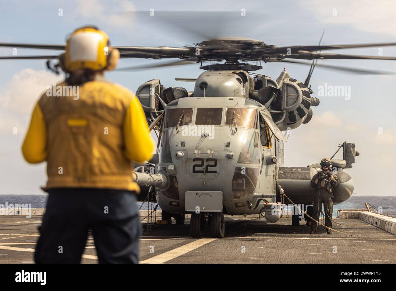 U.S. Marines assigned to Marine Medium Tiltrotor Squadron (VMM) 165 ...