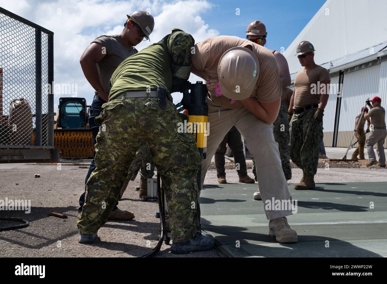 Royal Canadian Air Force and U.S. Navy civil engineers secure AM-2 ...
