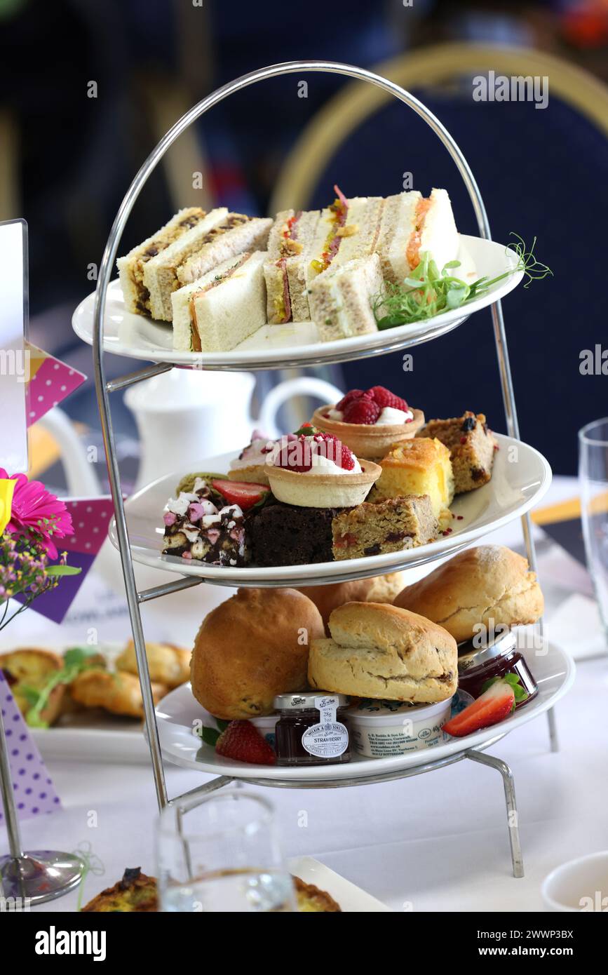 Afternoon tea service hotel hi-res stock photography and images - Alamy