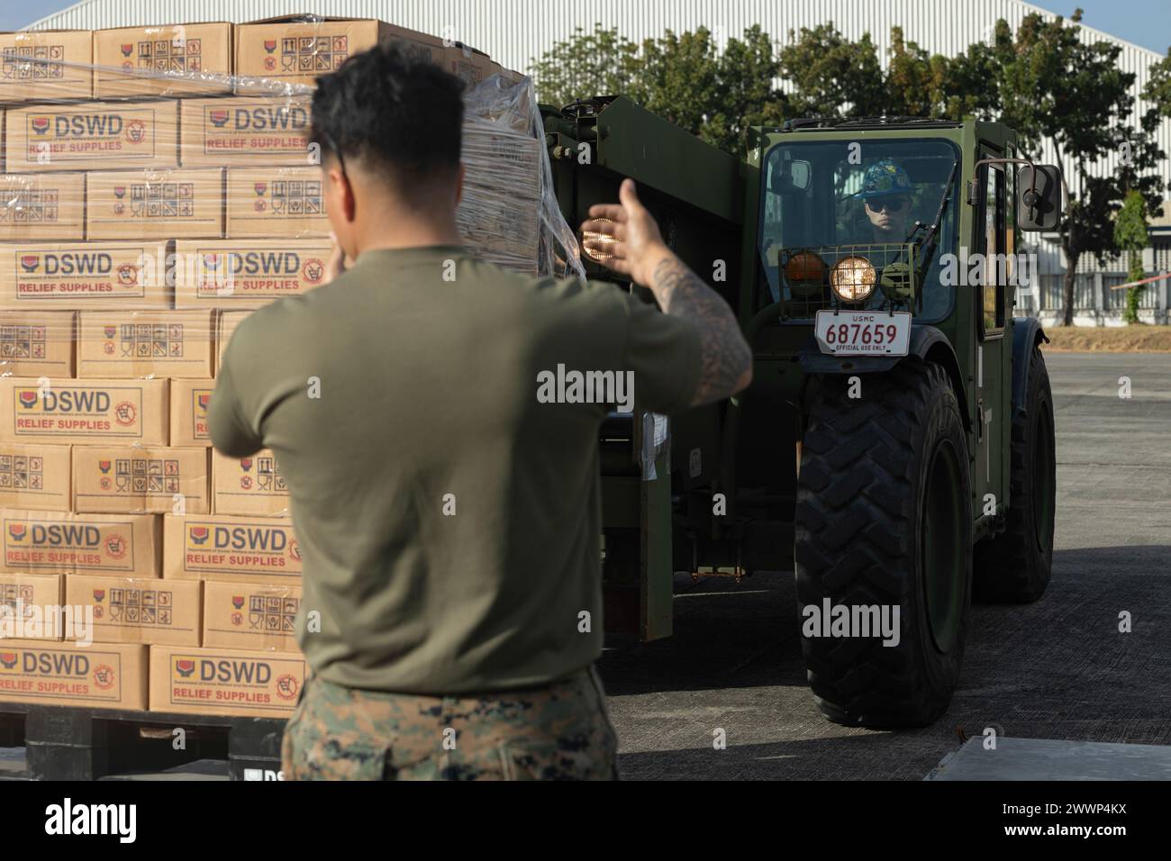 U.S. Marines with Marine Aerial Refueler Transport Squadron 152, 1st ...
