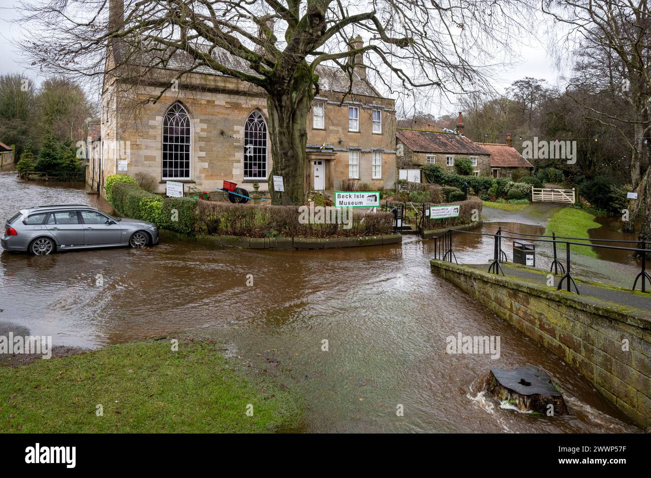 Flood waters edge ever closer to Beck Isle Museum in Pickering town ...