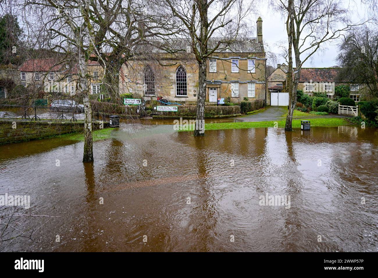 Flood waters edge ever closer to Beck Isle Museum in Pickering town ...