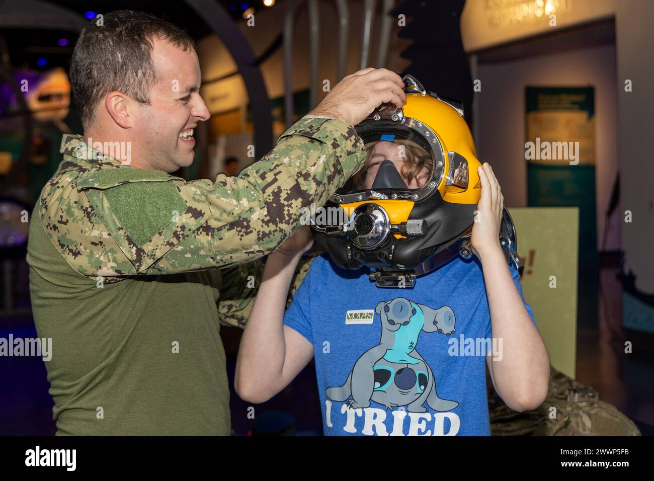 DAYTONA BEACH, Fl. - U.S. Navy Explosive Ordnance Disposal (EOD ...