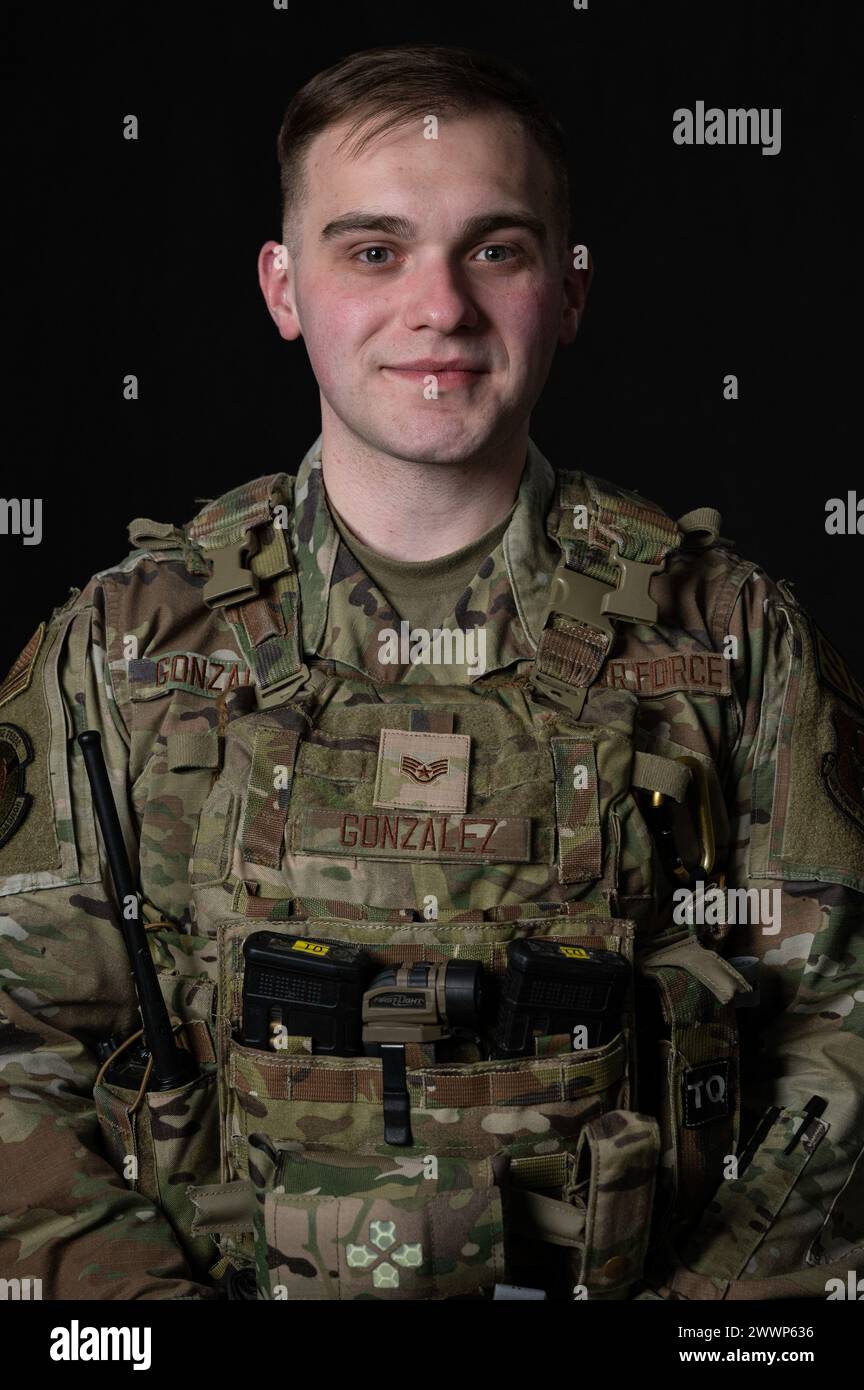 Pittsburgh international airport security hi-res stock photography and ...