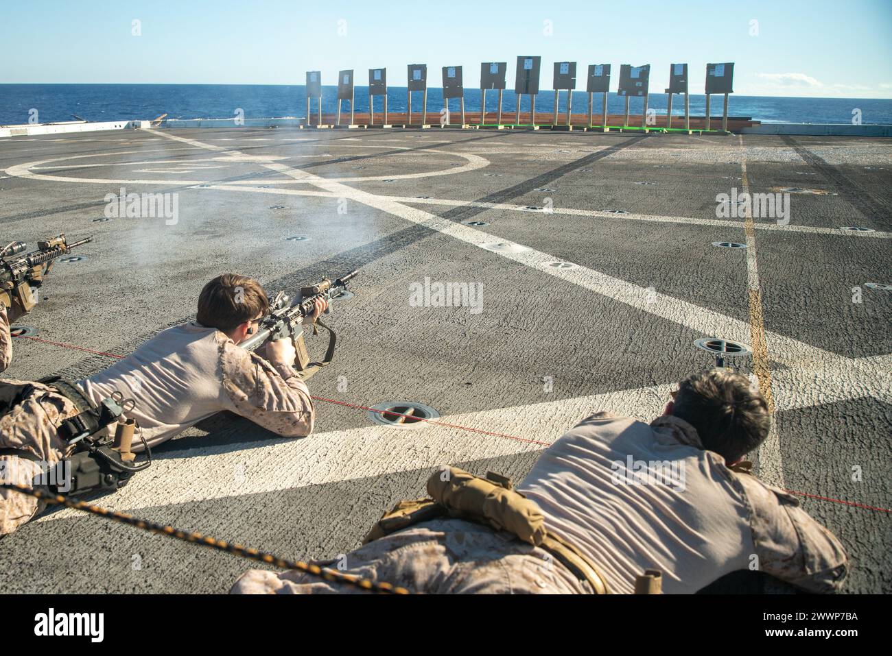 Marines sight in rifles hi-res stock photography and images - Alamy