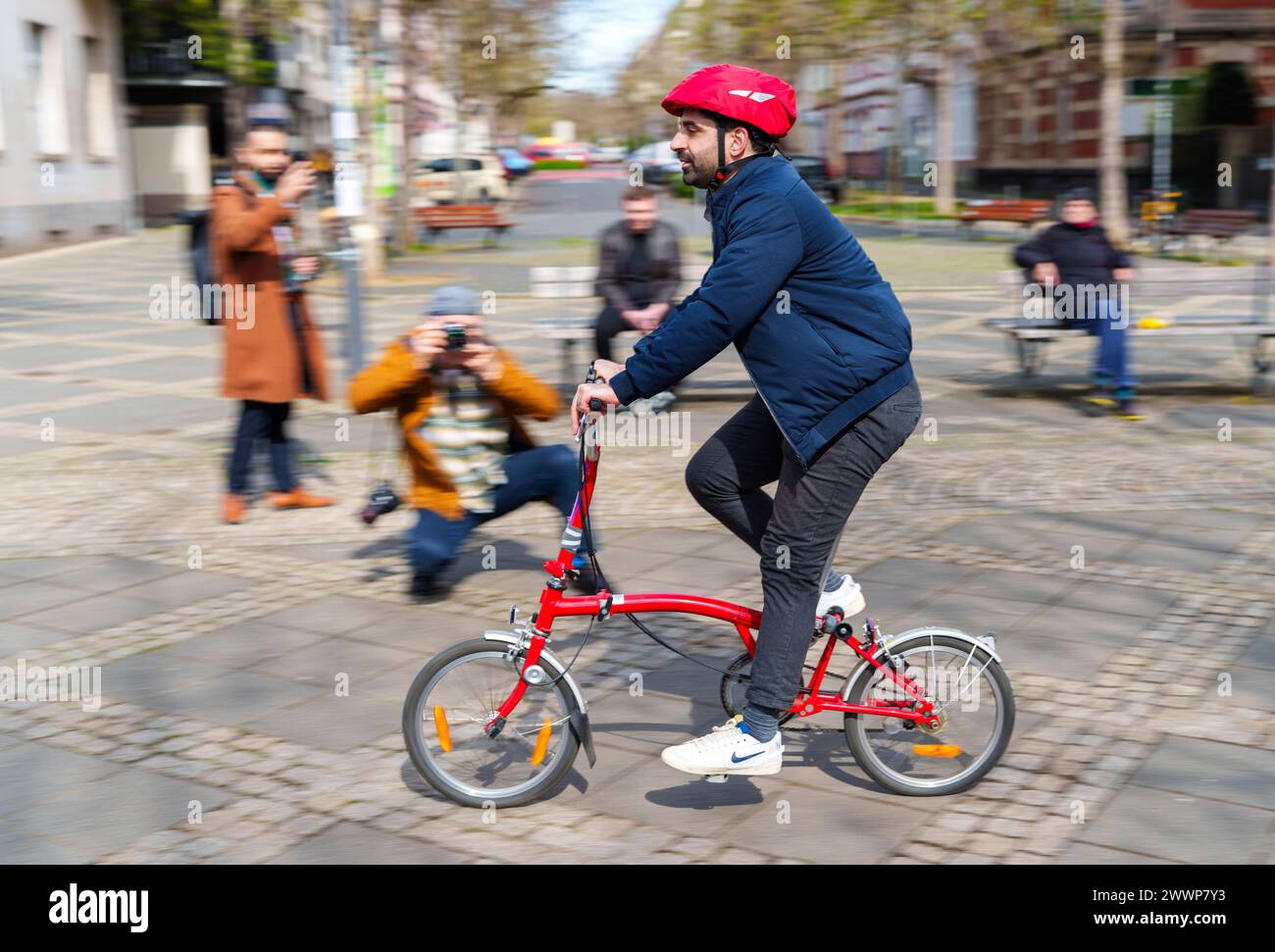 25 March 2024, Hesse, Frankfurt/Main: Kaweh Mansoori (SPD), Transport ...