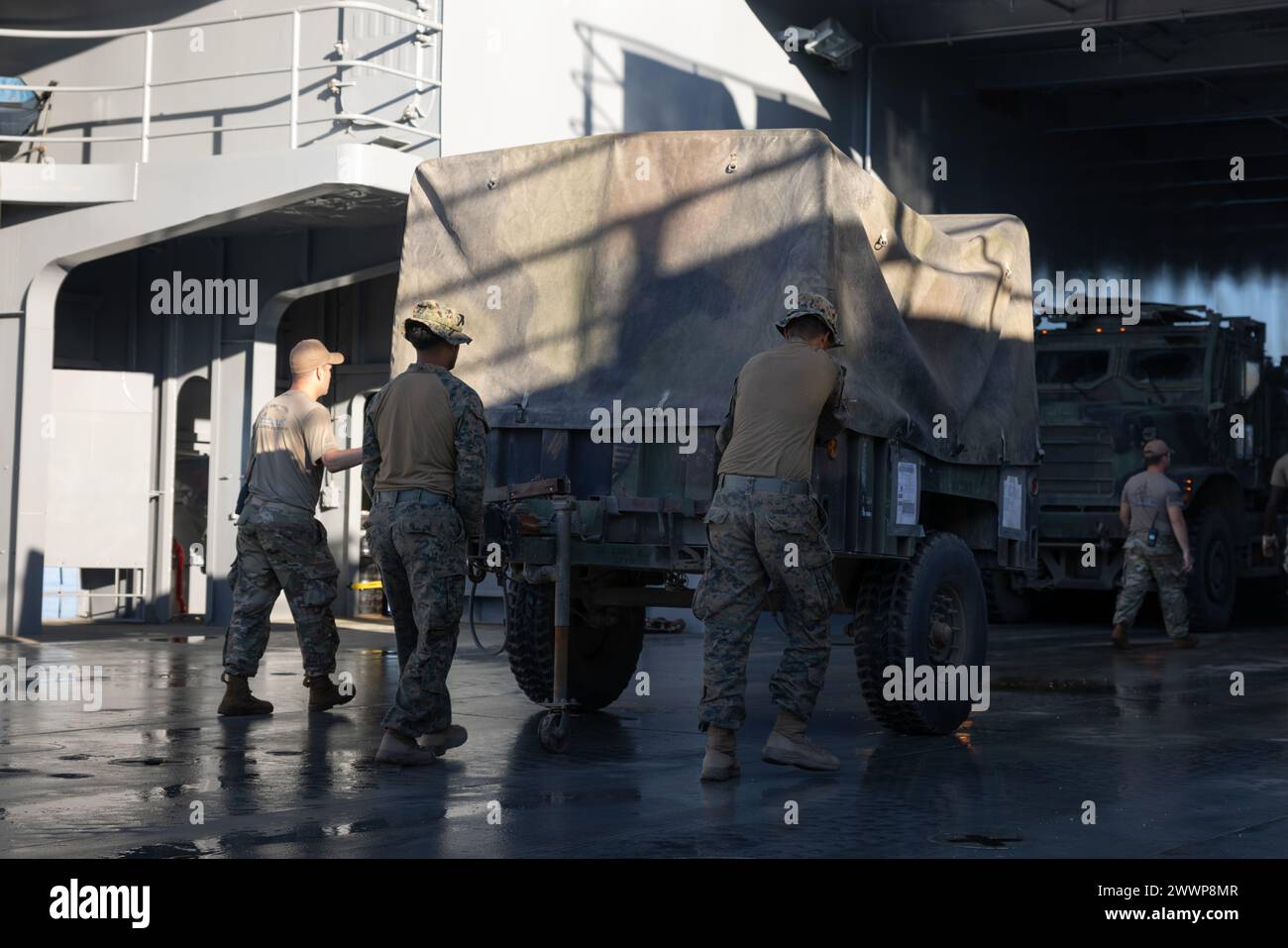 U.S. Marines with 3d Littoral Combat Team, 3d Marine Littoral Regiment ...