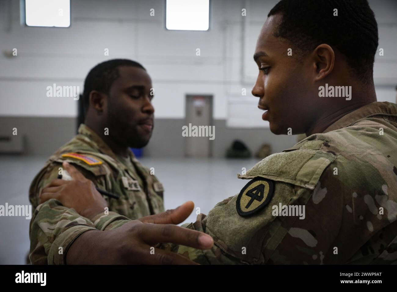 U.S. Army soldiers assigned to 2nd Battalion, 113th Infantry Regiment ...
