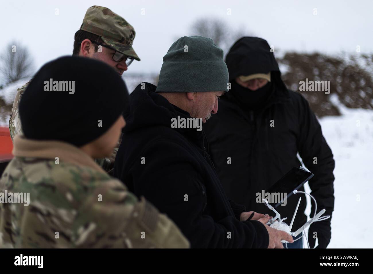 U.S. Army Soldiers with 3rd Battalion, 27th Field Artillery Regiment ...