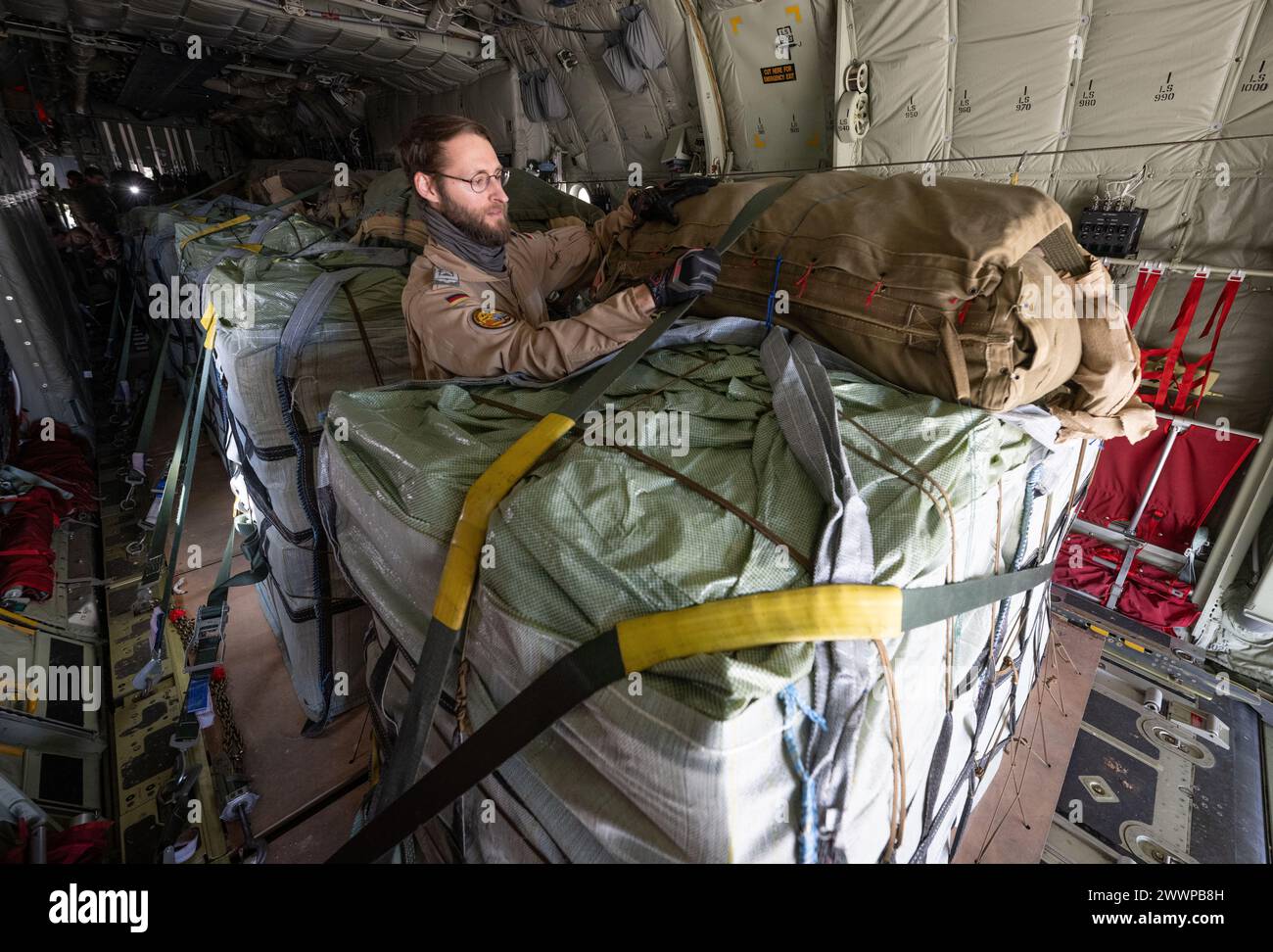 C 130 hercules loadmaster hi-res stock photography and images - Alamy