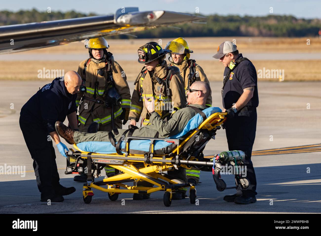 U.S. Marines with Aircraft Rescue and Firefighting (ARFF), Headquarters ...