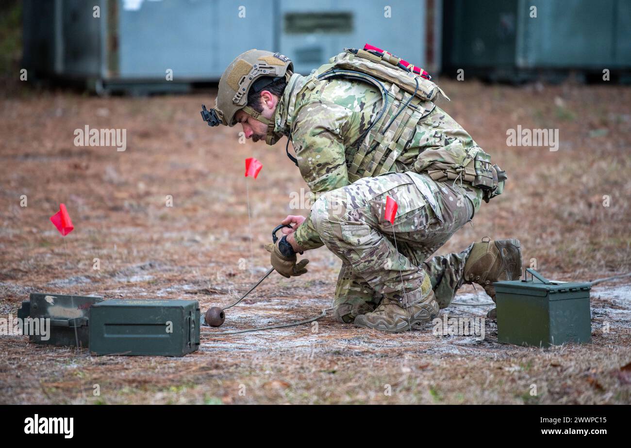 U.S. Air Force Tech. Sgt David Mauney, 628th Civil Engineer Squadron ...