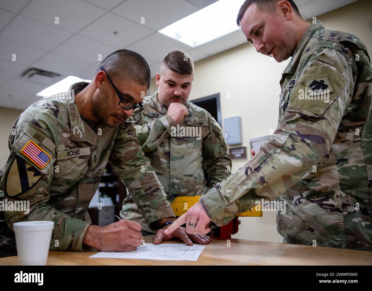 (From left to right) Oklahoma Army National Guardsmen Sgt. 1st Class ...