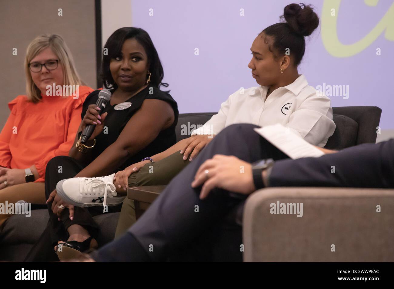 Julie Dawson, left, Kathy Villafane, Paden Sickles and Josh Davis ...