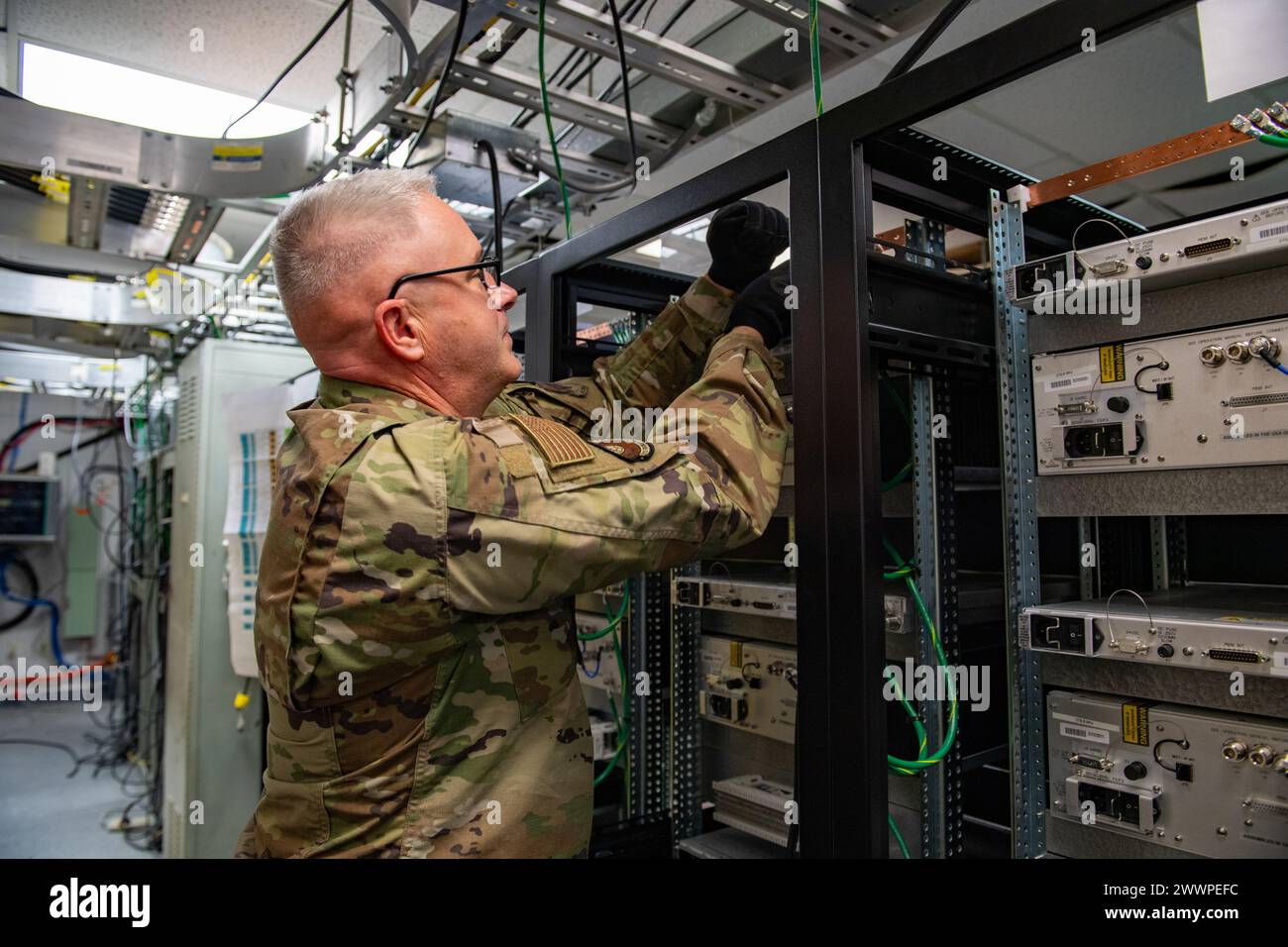 Grounding busbar hi-res stock photography and images - Alamy