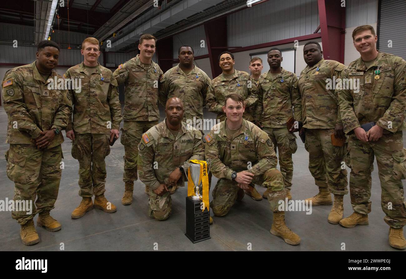 Members of the 124th Engineering Company, 122nd Engineering Battalion ...