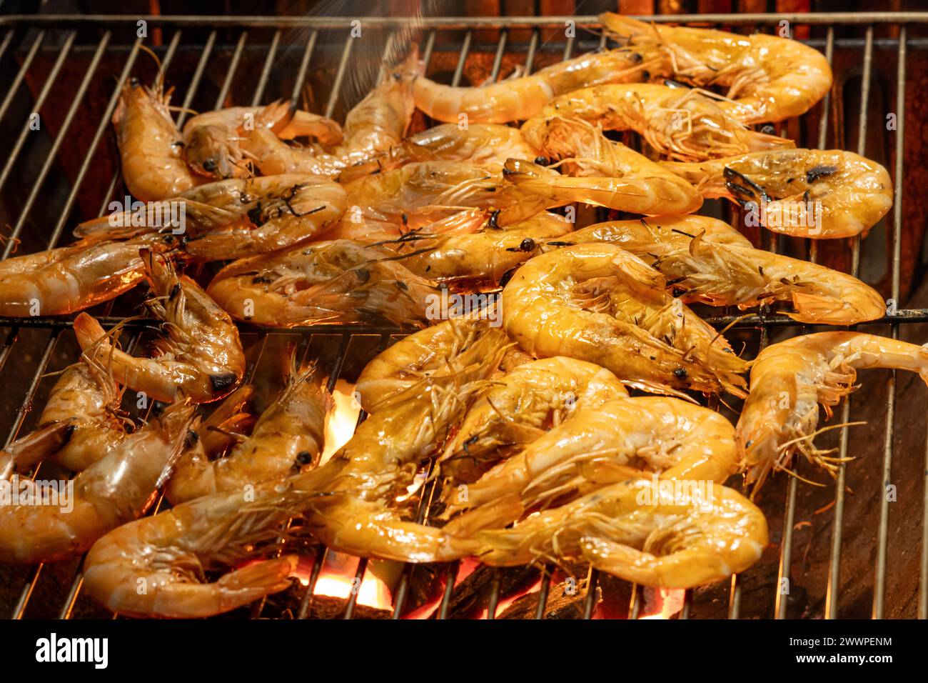 Roast prawns hi-res stock photography and images - Alamy