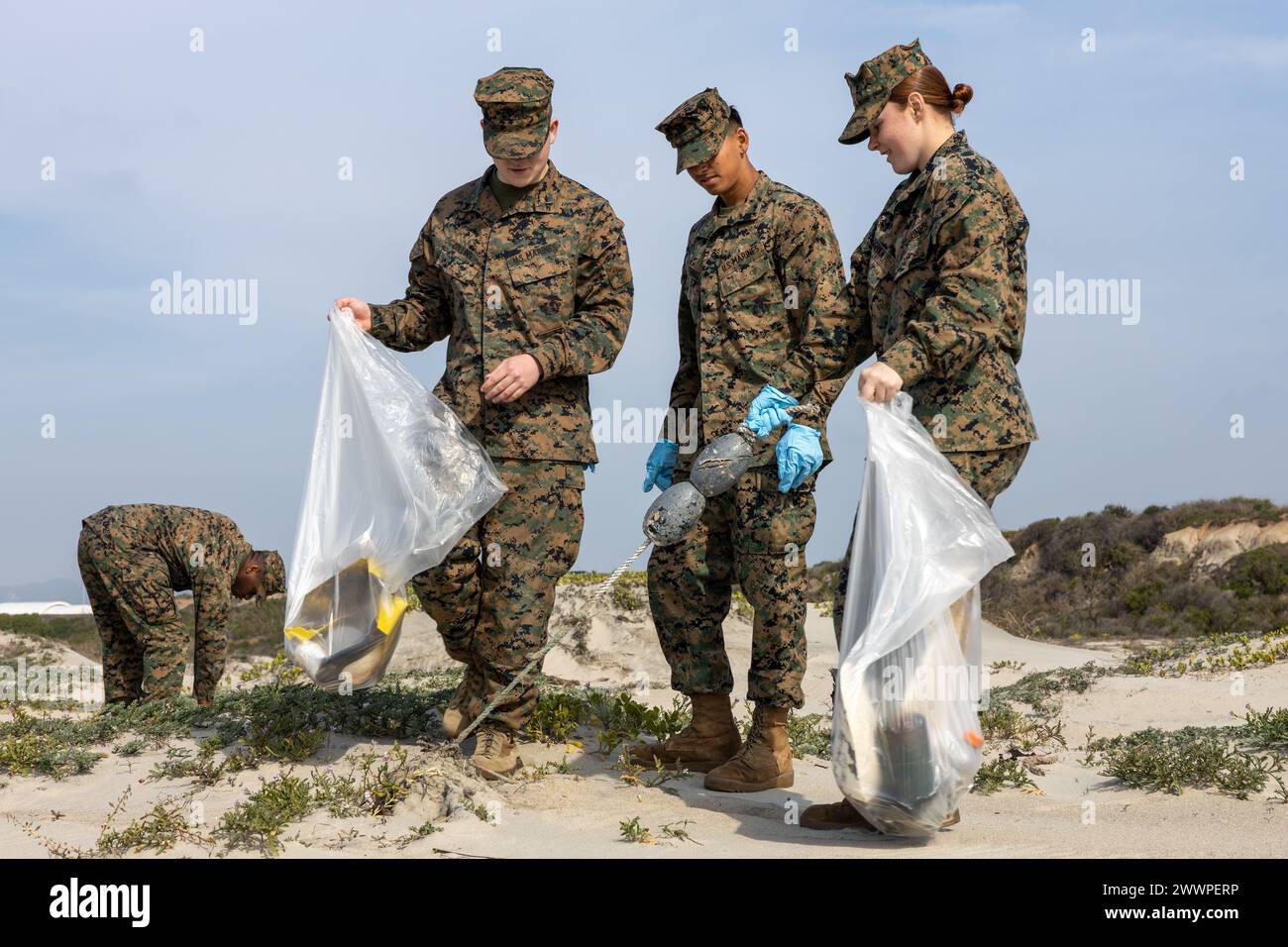 U.S. Marines with 3rd Assault Amphibian Battalion, 1st Marine Division ...