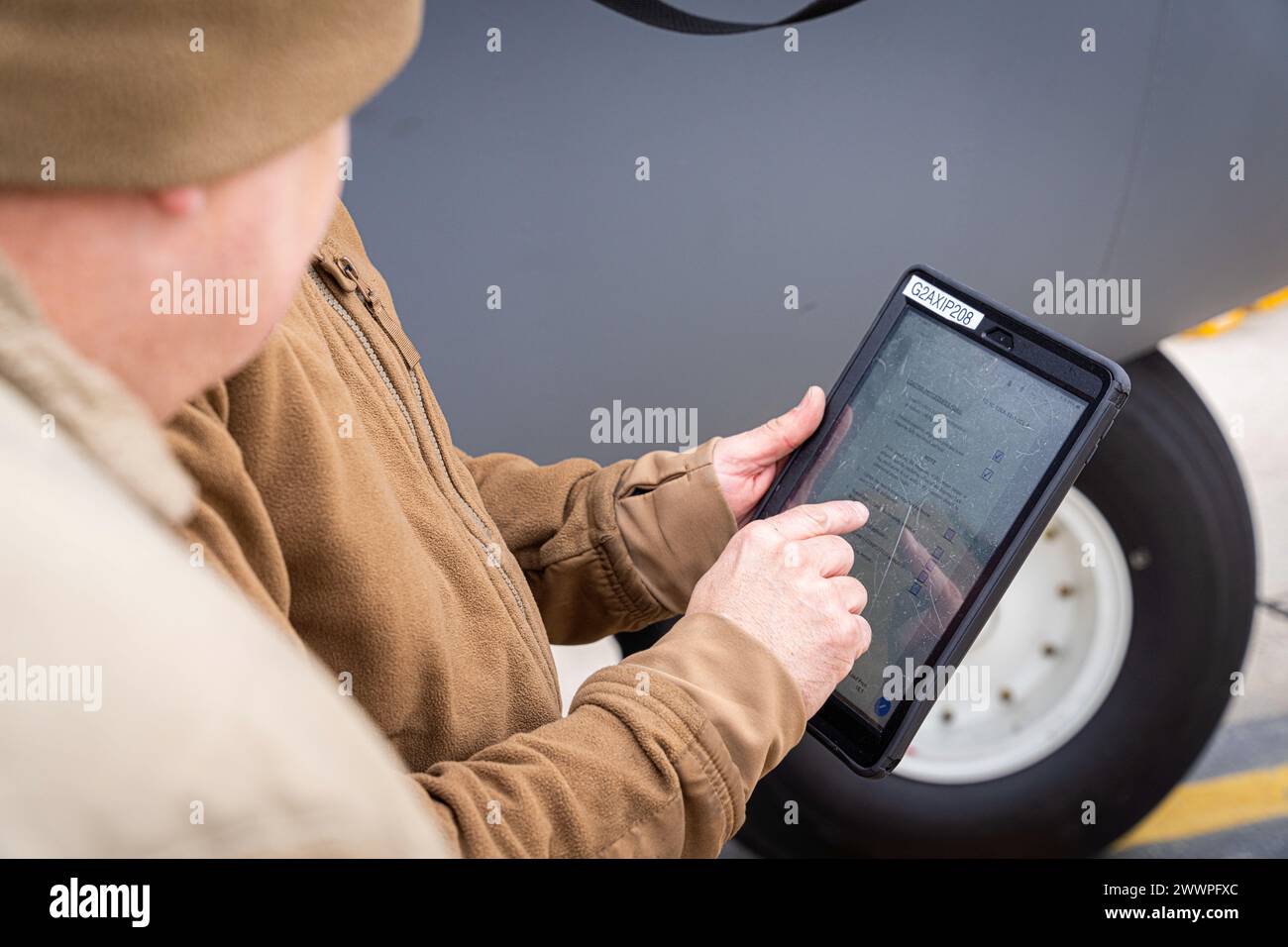A U.S. Airmen with the 139th Aircraft Maintenance Squadron, Missouri ...