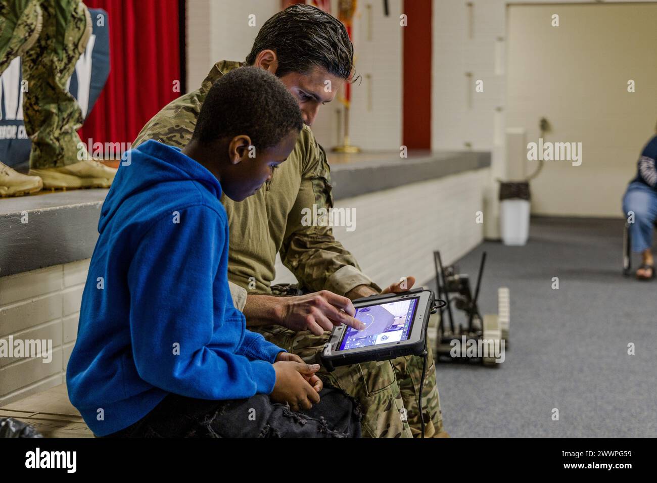 DAYTONA BEACH, Fl. - U.S. Navy Explosive Ordnance Disposal (EOD ...