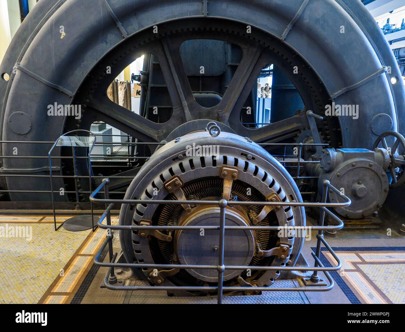 5000 KW three-phase alternator with dynamo in the former electric power ...