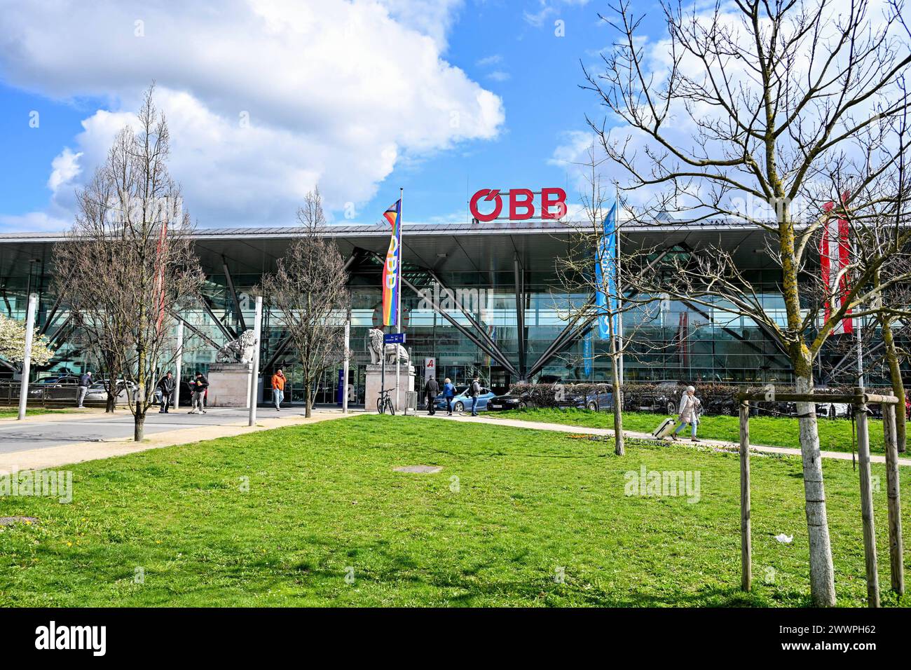Hauptbahnhof Linz 25.03.2024, Linz, AUT, Hauptbahnhof, im Bild Eingang ...