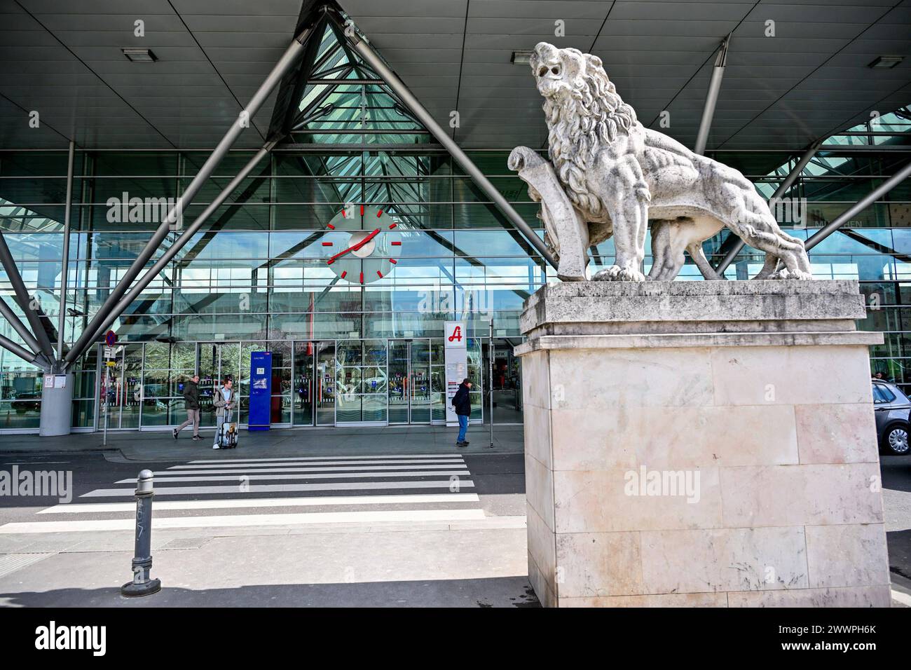 Hauptbahnhof Linz 25.03.2024, Linz, AUT, Hauptbahnhof, im Bild Eingang ...