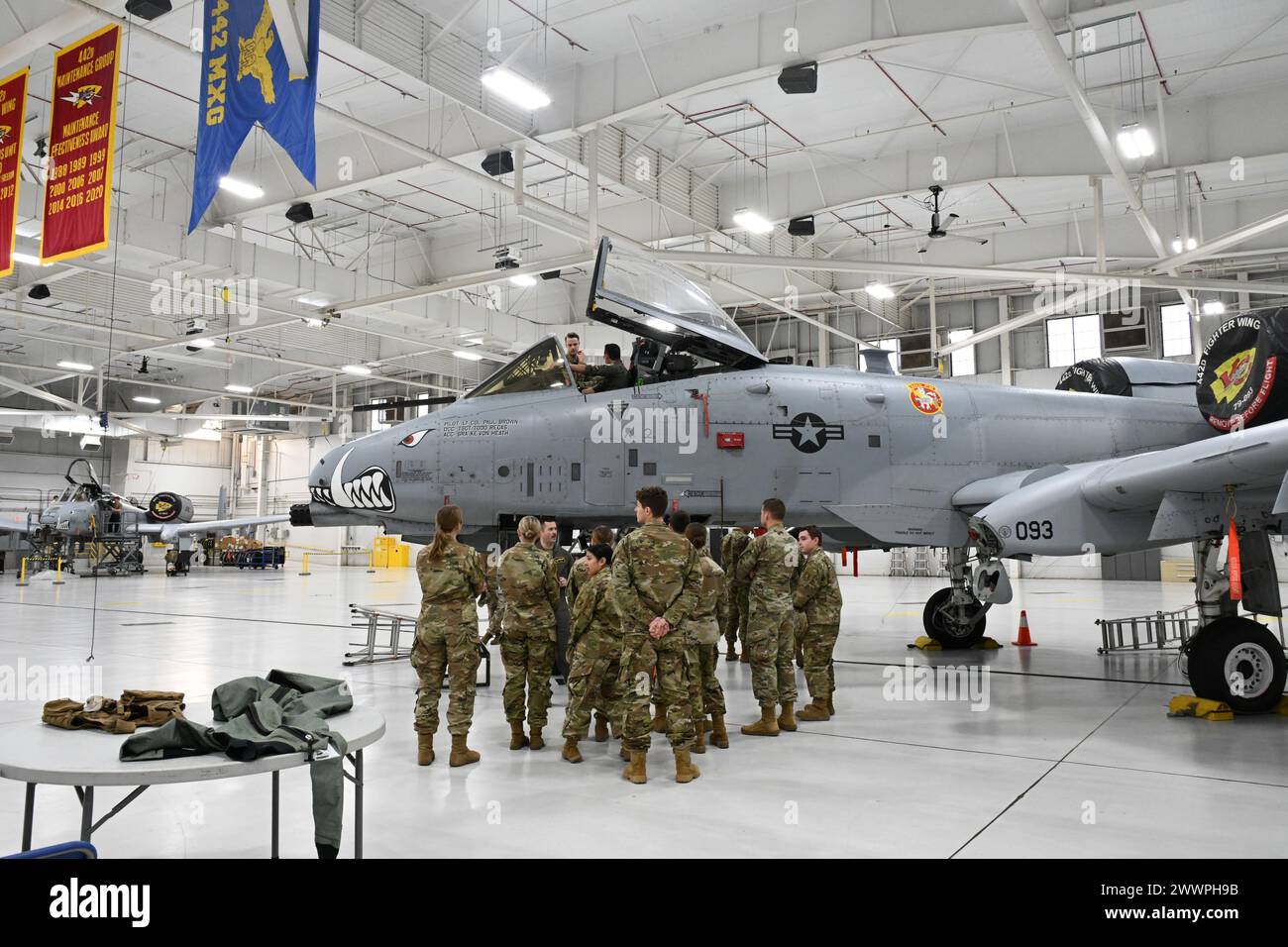 University of Missouri Air Force ROTC cadets tour a U.S. Air Force A-10 ...