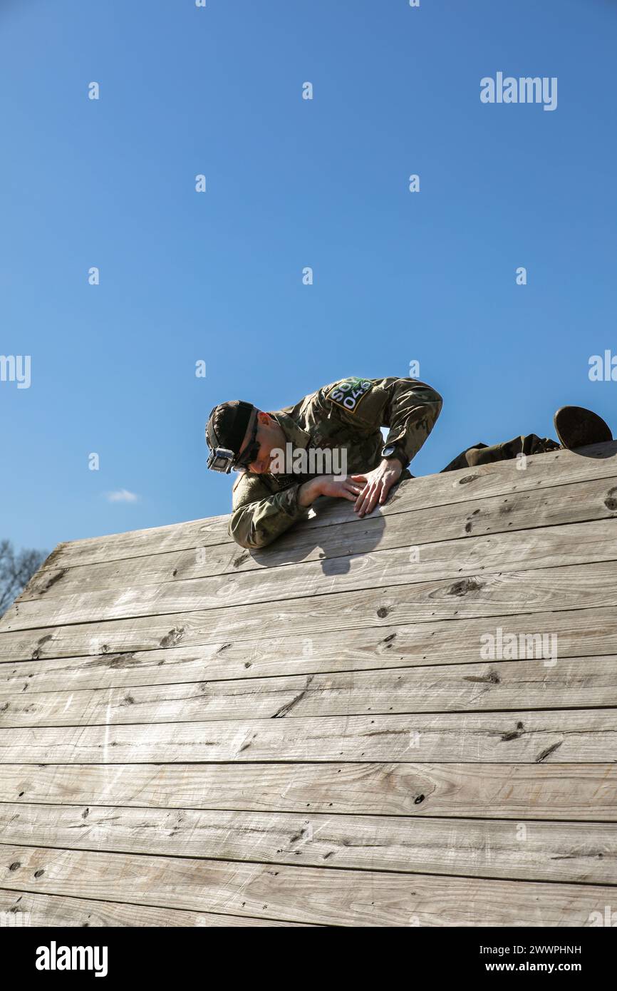 Tennessee Army National Guardsman Spc. Joshua Seder, from the 278th ...
