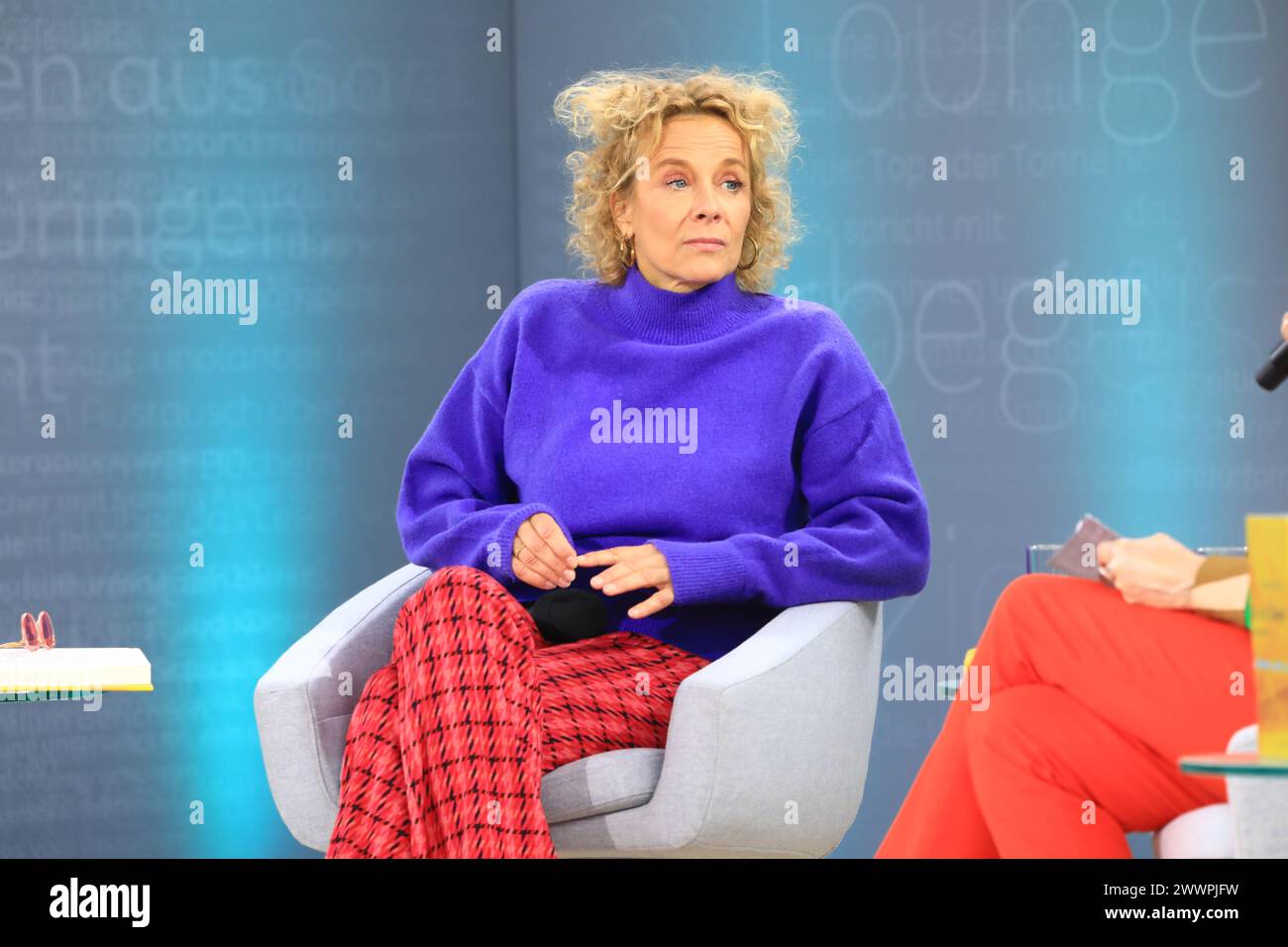 Katja Riemann im Gespräch zu ihrem Buch 'Zeit der Zäune' auf der ARD ...