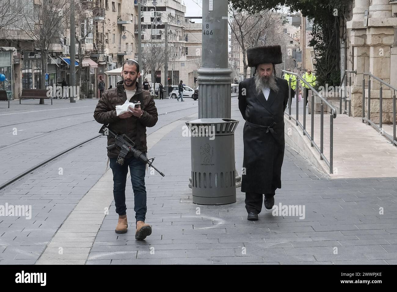 Israeli army parade in jerusalem hi-res stock photography and images ...