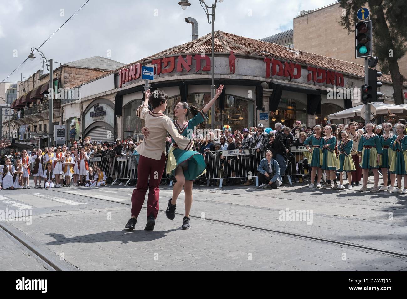 Jerusalem, Israel. 25th March, 2024. Spectators in costumes line along ...