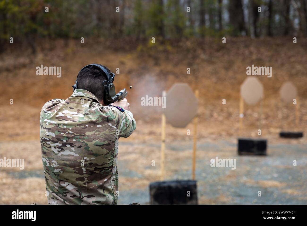 A British Royal Marine conducts shooting drills with the Marine Corps ...