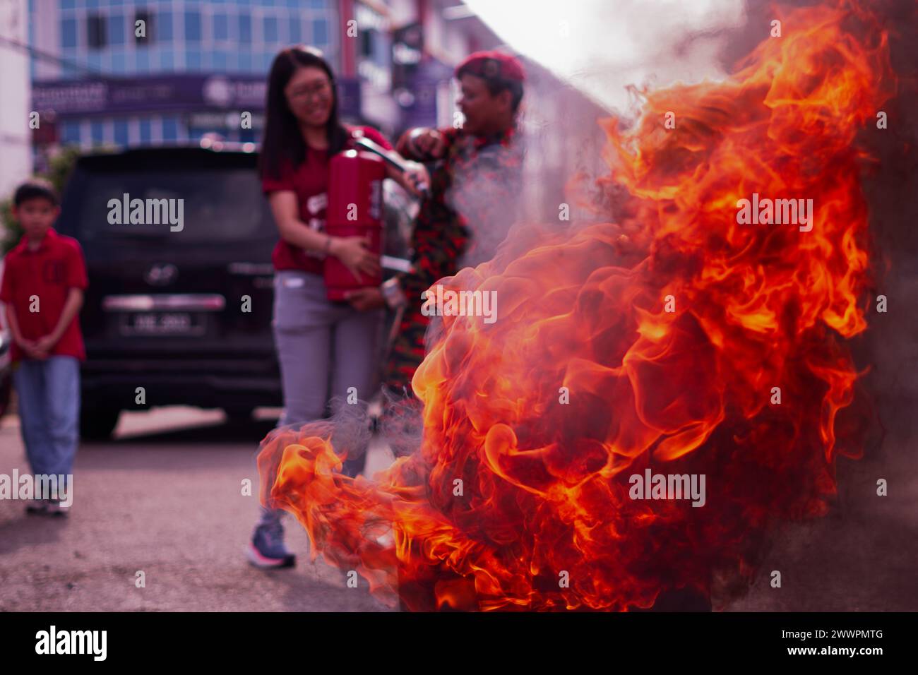 Teaching kids fire safety hi-res stock photography and images - Alamy