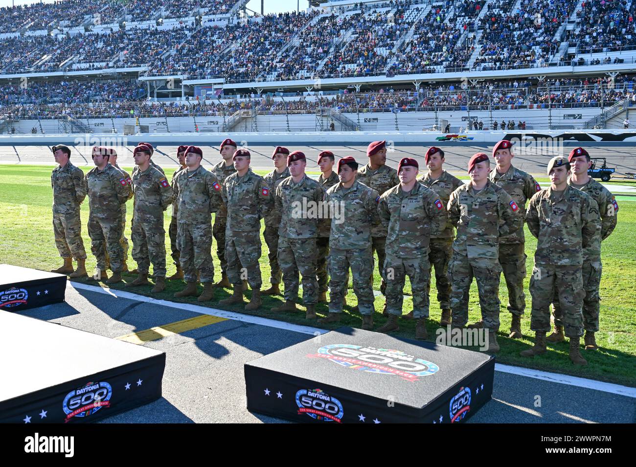 Paratroopers from the U.S. Army 82nd Airborne Division 2nd Battalion ...