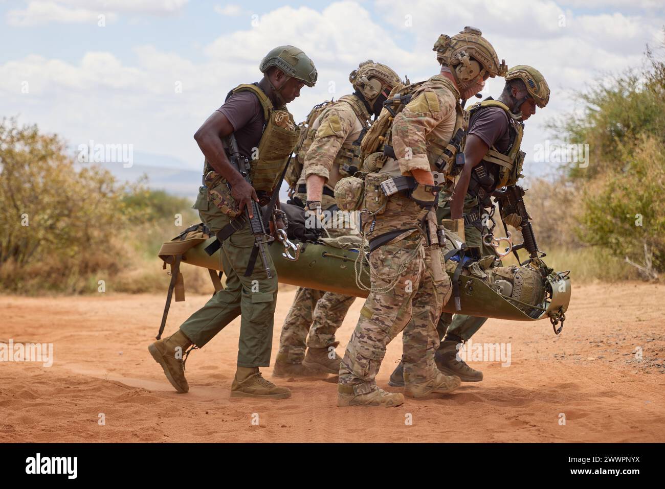 Members of the Kenya Defence Forces Rapid Response Unit and U.S. Air ...