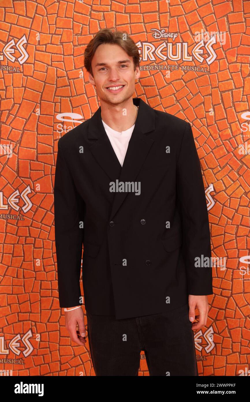 Arne-Carlos Böttcher, Weltpremiere von Disneys Musical Hercules in ...