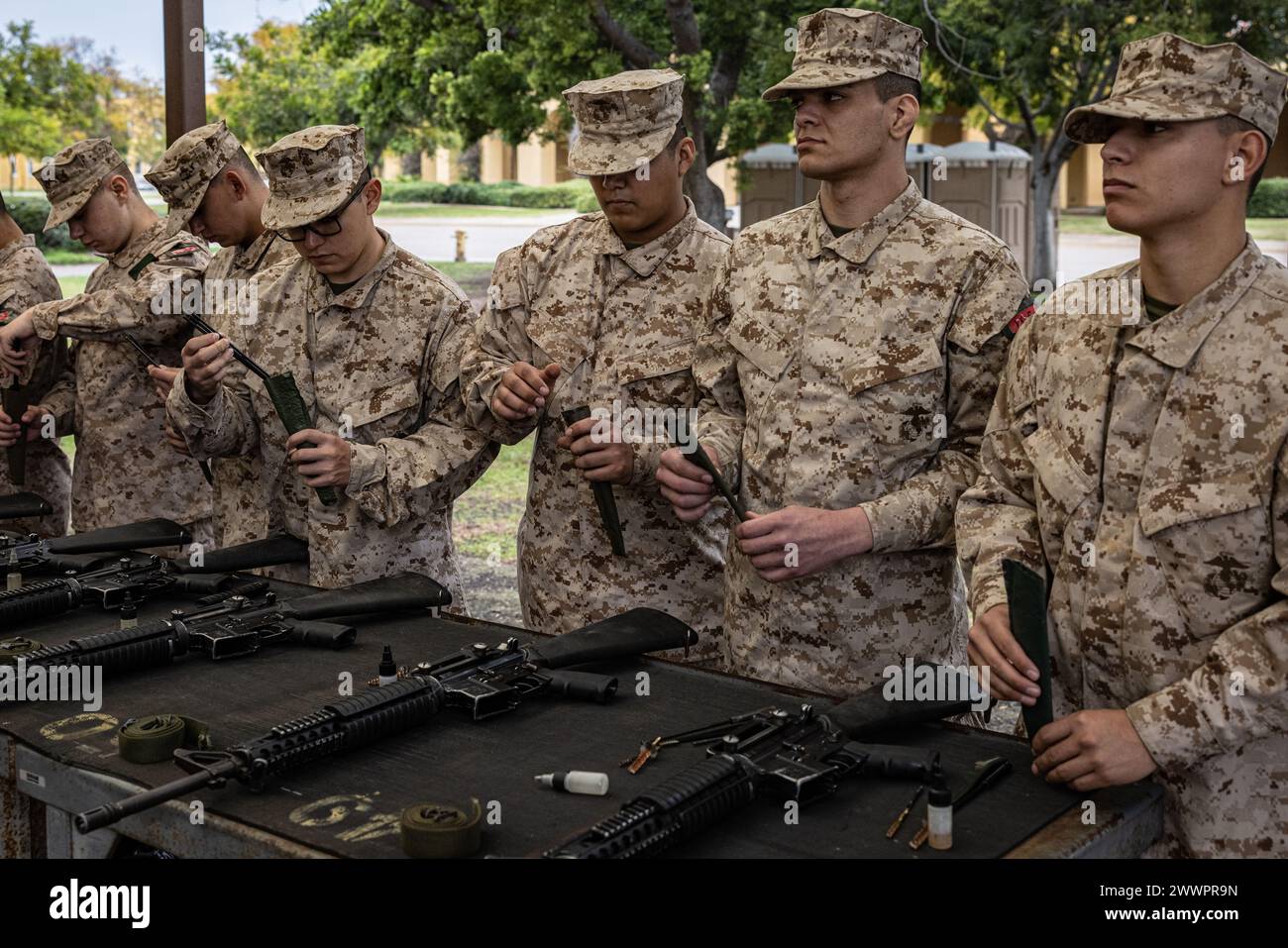 U.S. Marine Corps recruits with Charlie Company, 1st Recruit Training ...