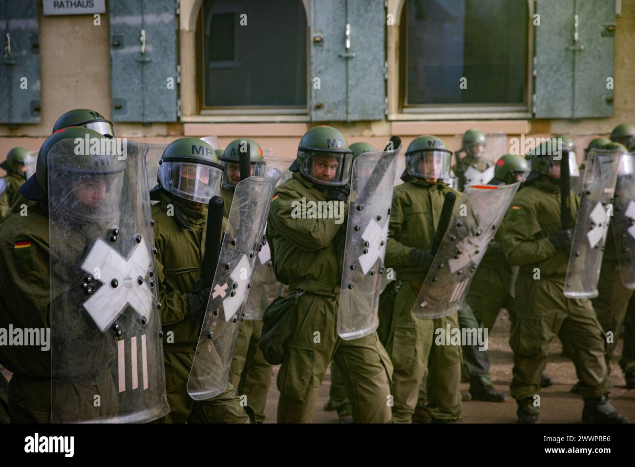 Bundeswehr and Albanian soldiers participate in a culminating event ...