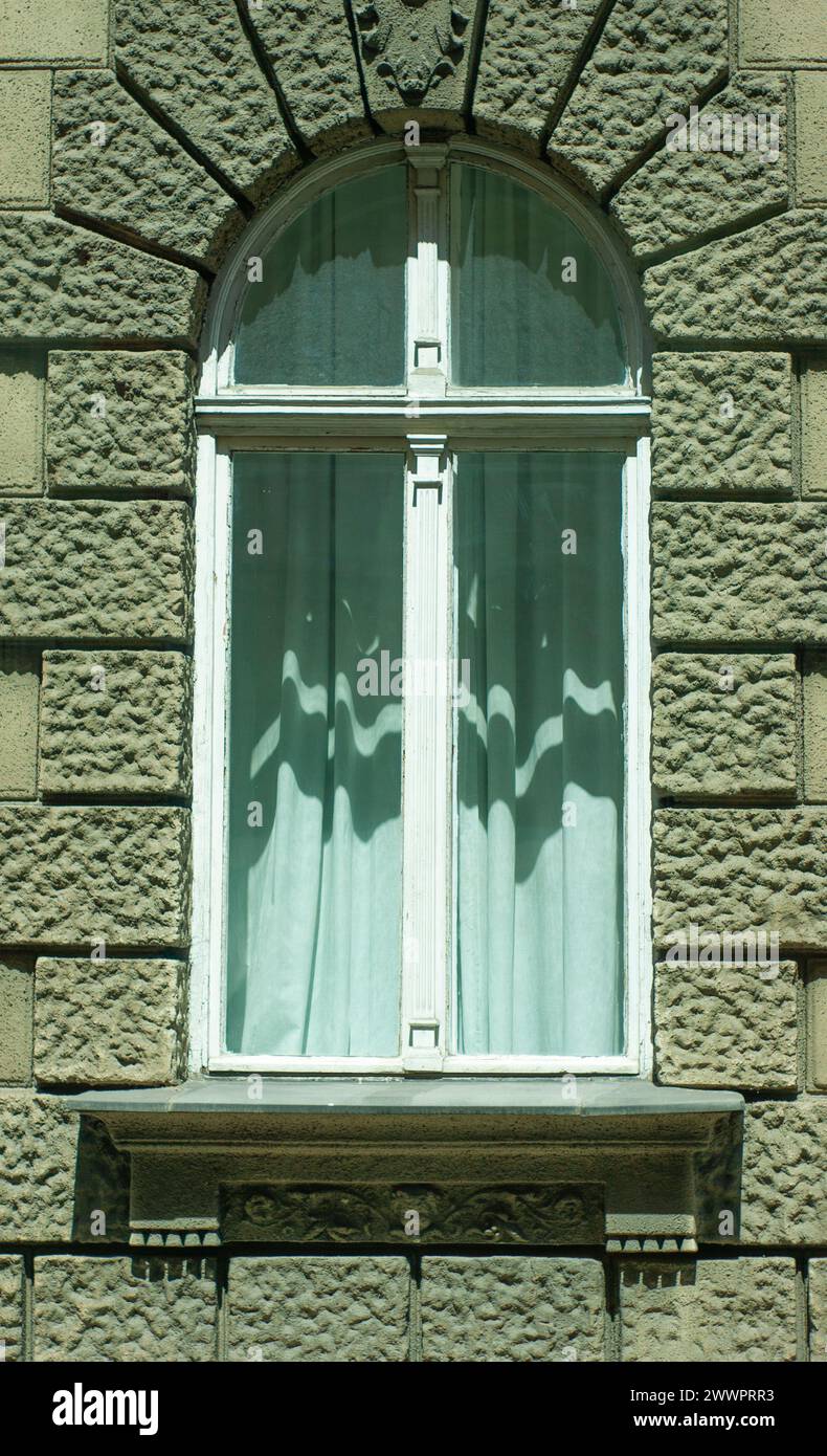 Closed curtains window hi-res stock photography and images - Alamy