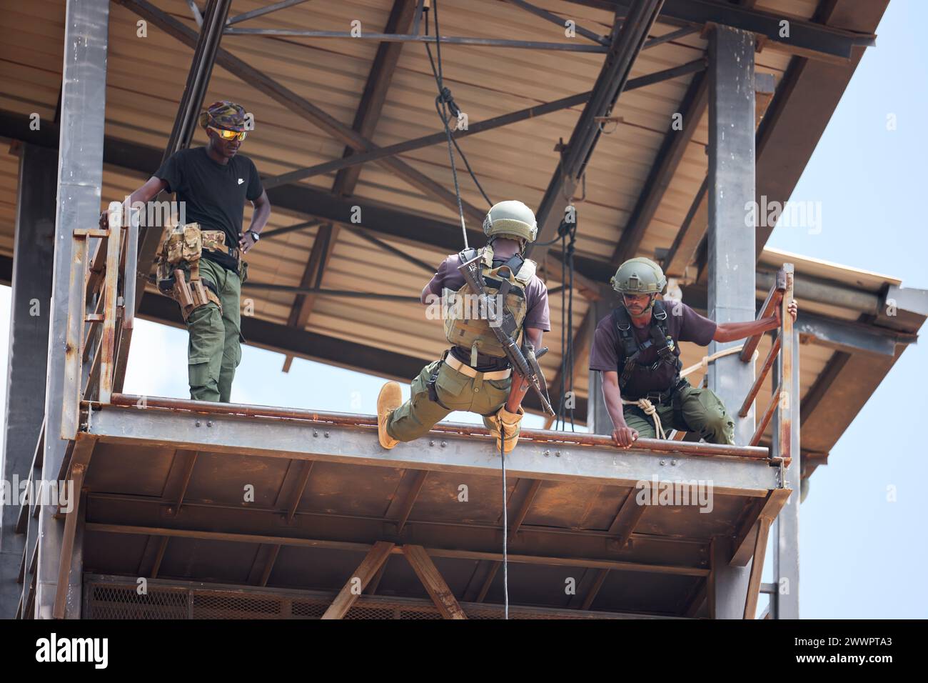 Kenya Defence Forces Rapid Response Unit members execute technical ...